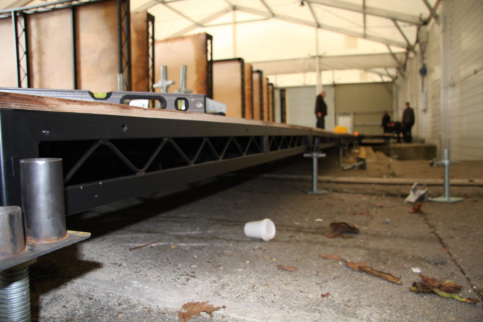 Modular staging Steeldeck Set-up instructions and handling